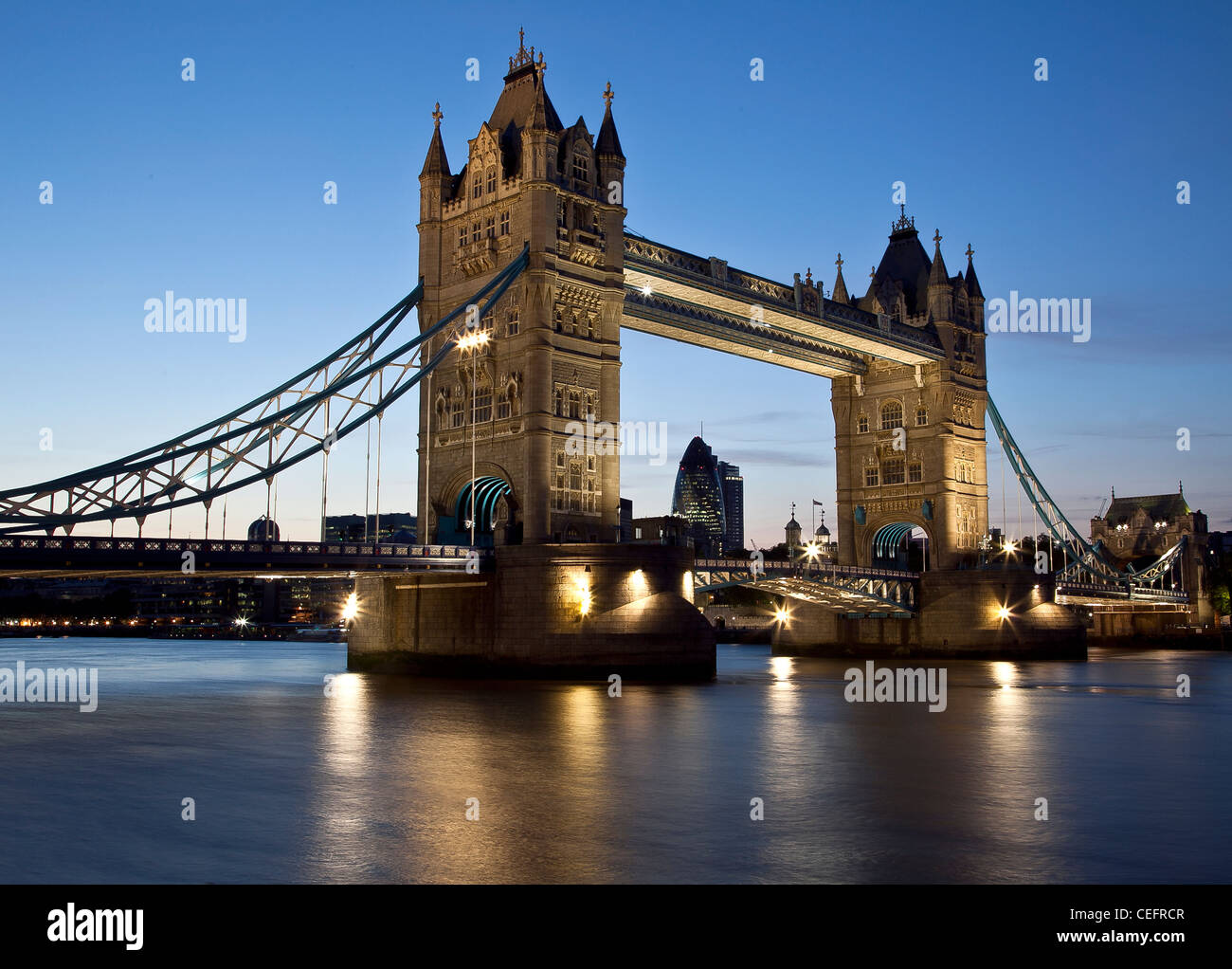Iconic Symbol Of London Two Towers Bridge Stockfotos Und Bilder Kaufen