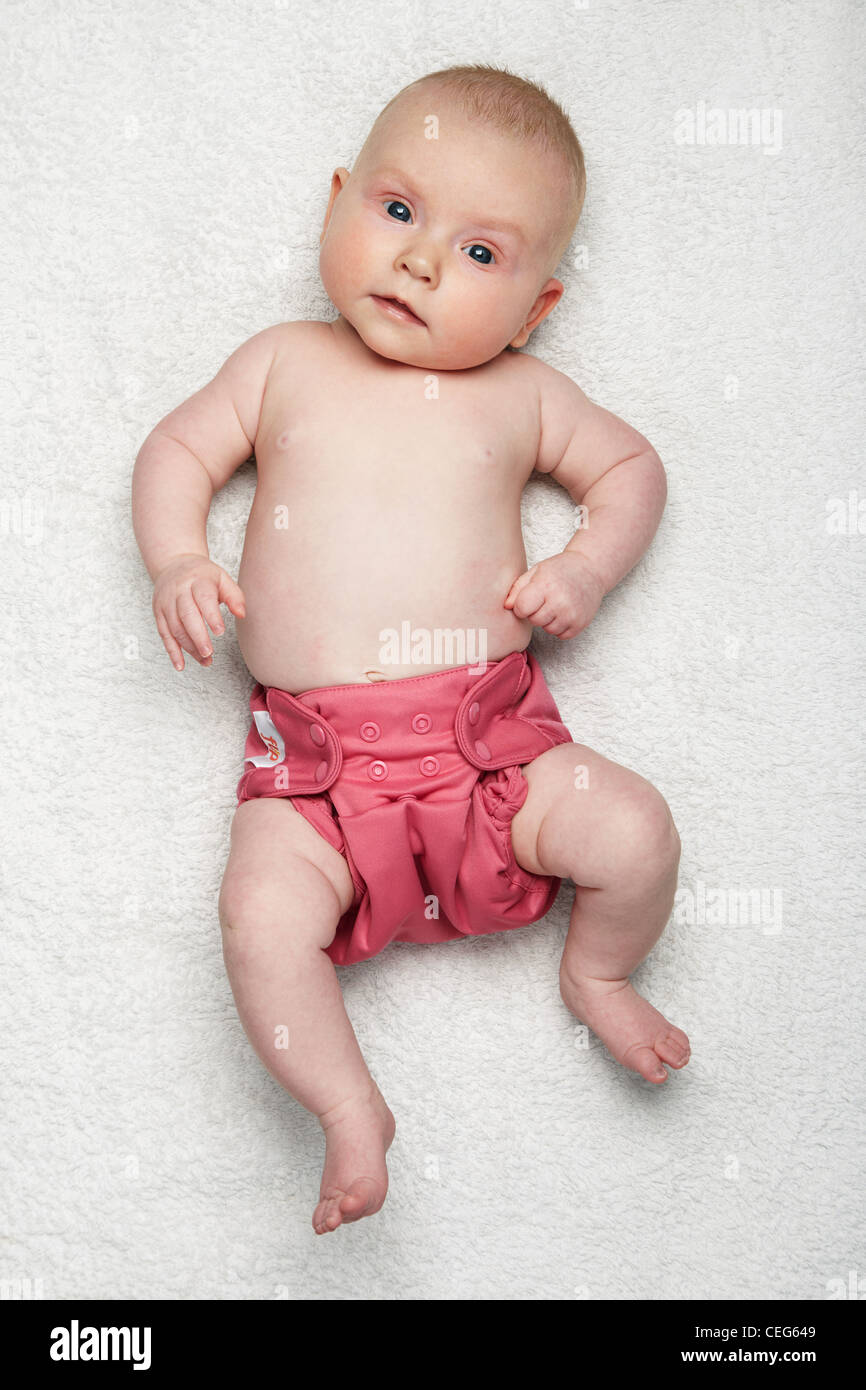 Baby Trägt Windel Stockfotos & Baby Trägt Windel Bilder - Alamy