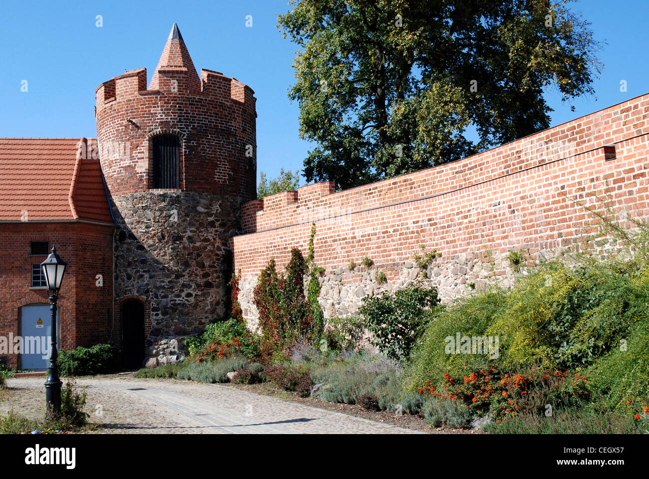 Stadtmauer europa -Fotos und -Bildmaterial in hoher Auflösung – Alamy