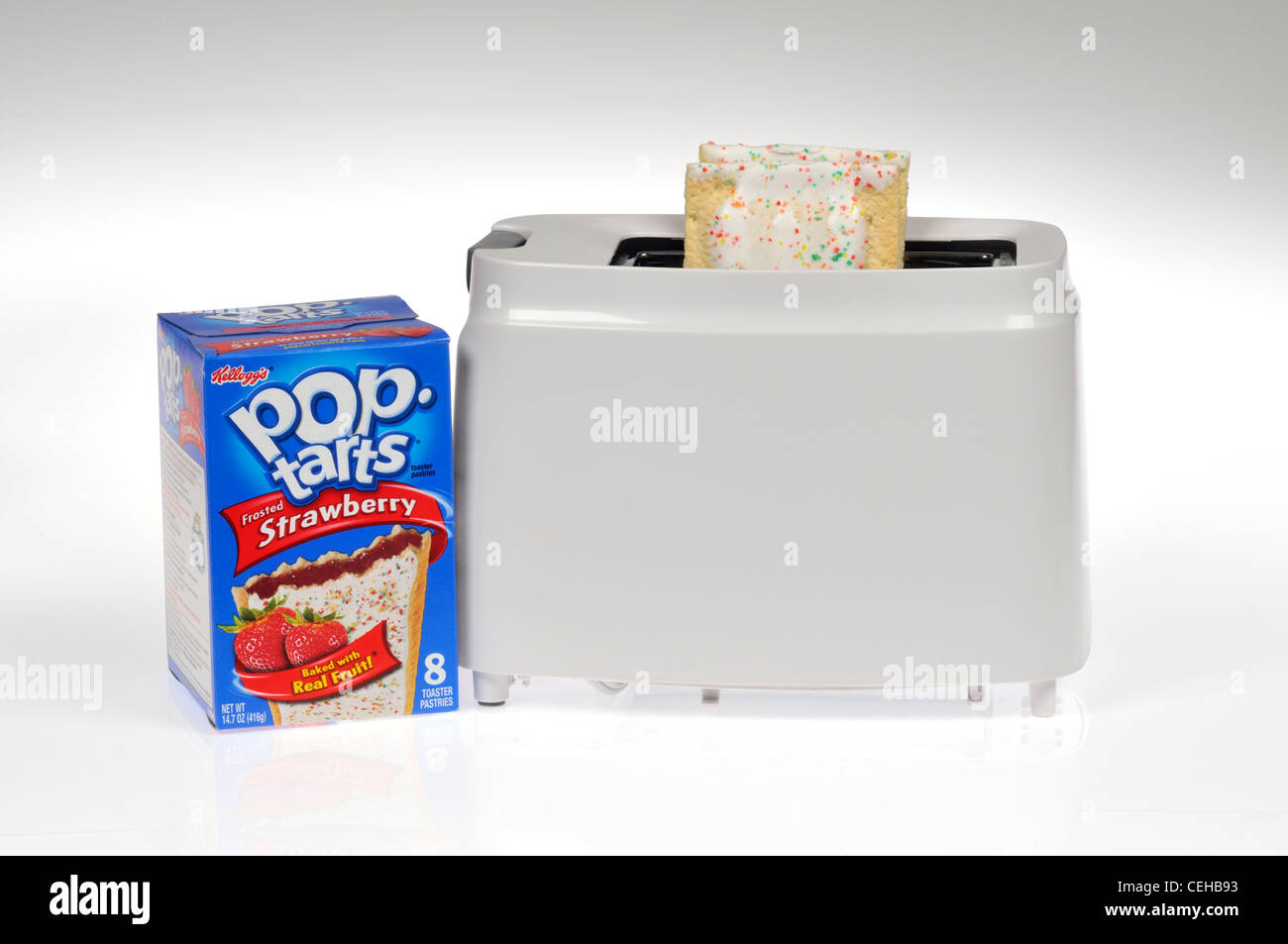 Box mit Kellogg's Pop-Tarts mit Erdbeer Toaster Gebäck im Toaster auf ...