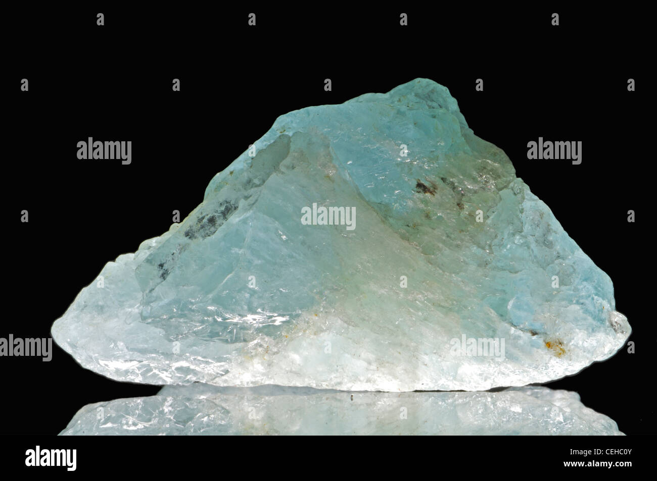 Aquamarine stone -Fotos und -Bildmaterial in hoher Auflösung – Alamy