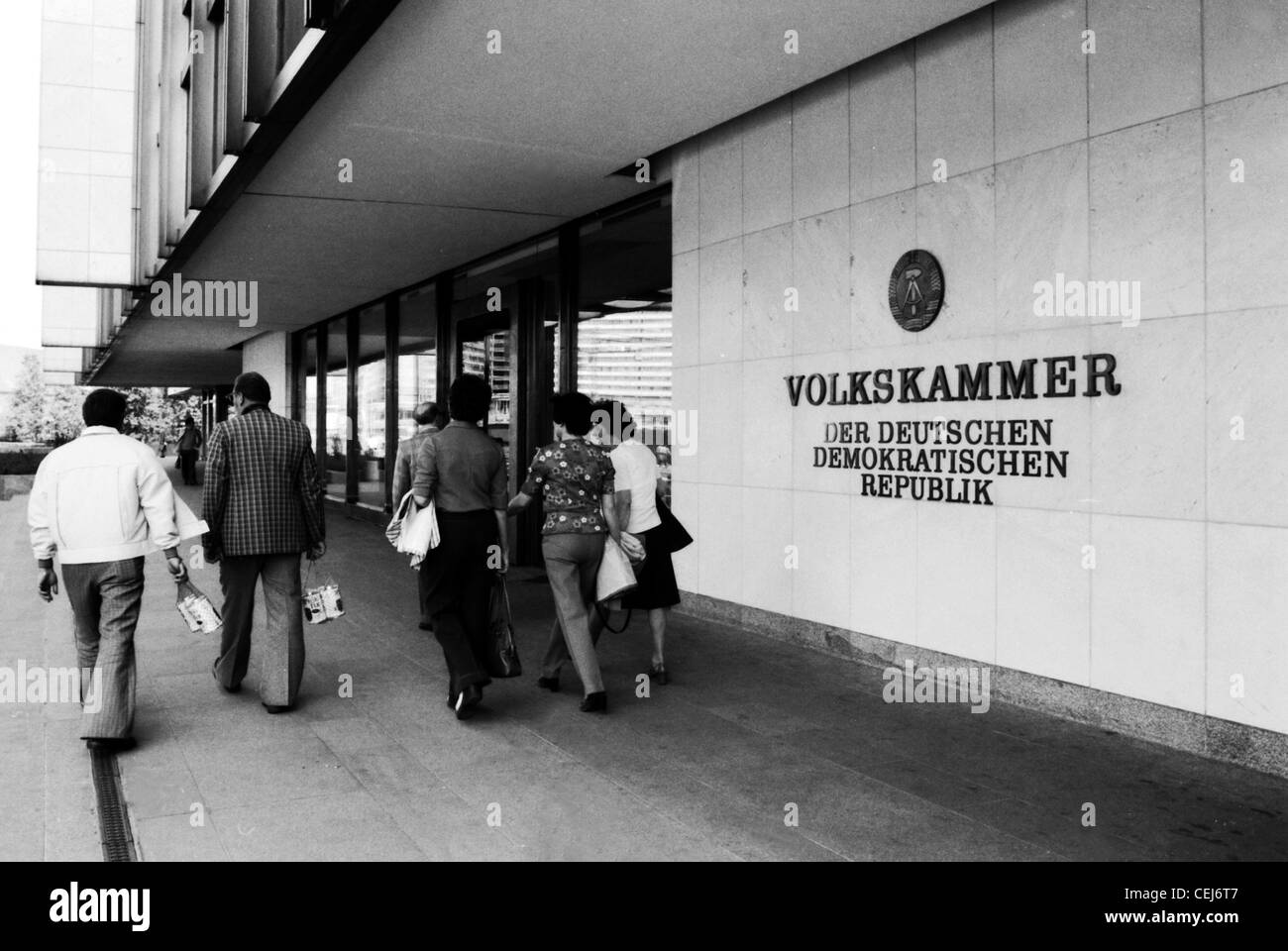 Eintritt in die Volkskammer der DDR im Palast der Republik in Ost ...