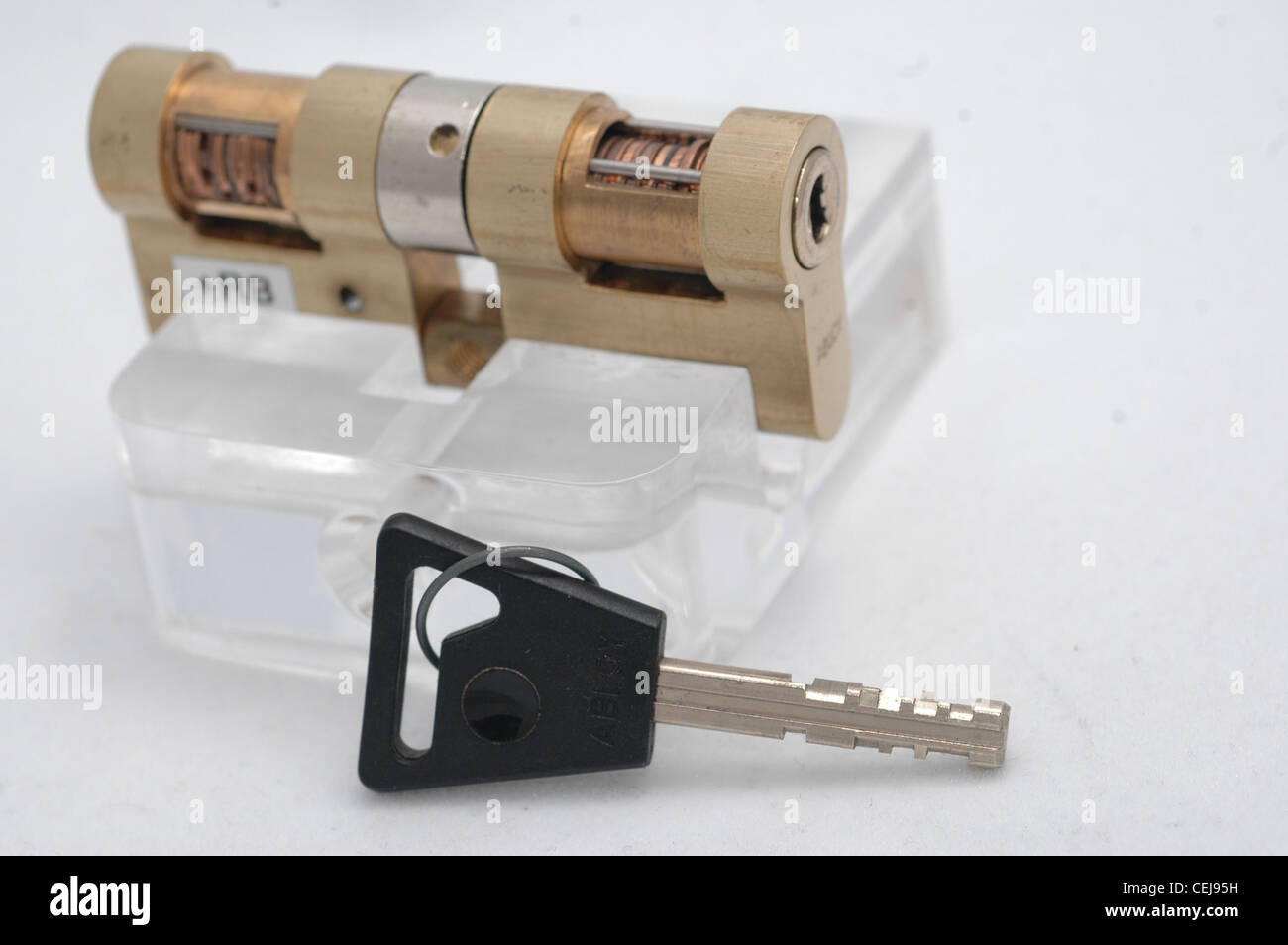 Cutaway lock -Fotos und -Bildmaterial in hoher Auflösung – Alamy