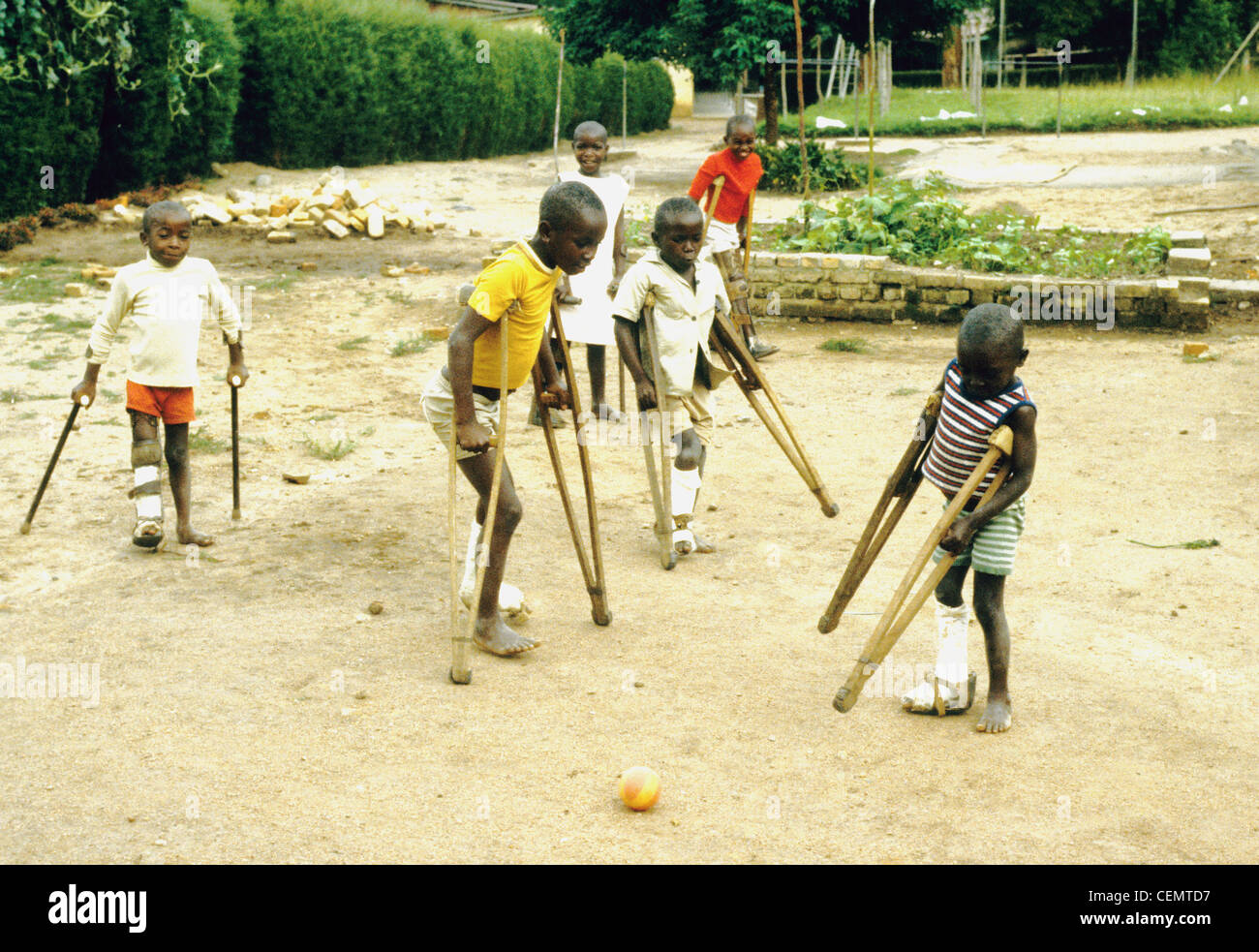 Polio victim -Fotos und -Bildmaterial in hoher Auflösung – Alamy Polio victim -Fotos und -Bildmaterial in hoher Auflösung – Alamy