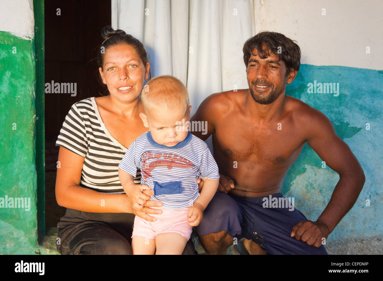 Roma-Zigeuner-Eltern in Bulgarien Stockfotografie - Alamy