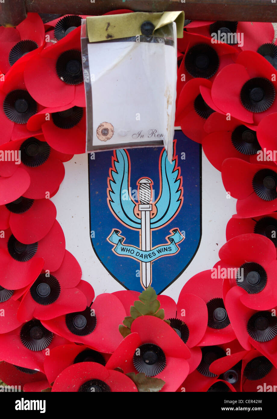 Krieg Denkmal Kranz von Mohn mit, wer wagt gewinnt-Emblem ...