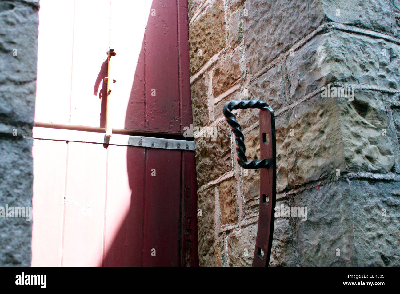 Fensterläden aus Holz über die Crenelations Castell Coch (rote Burg ...