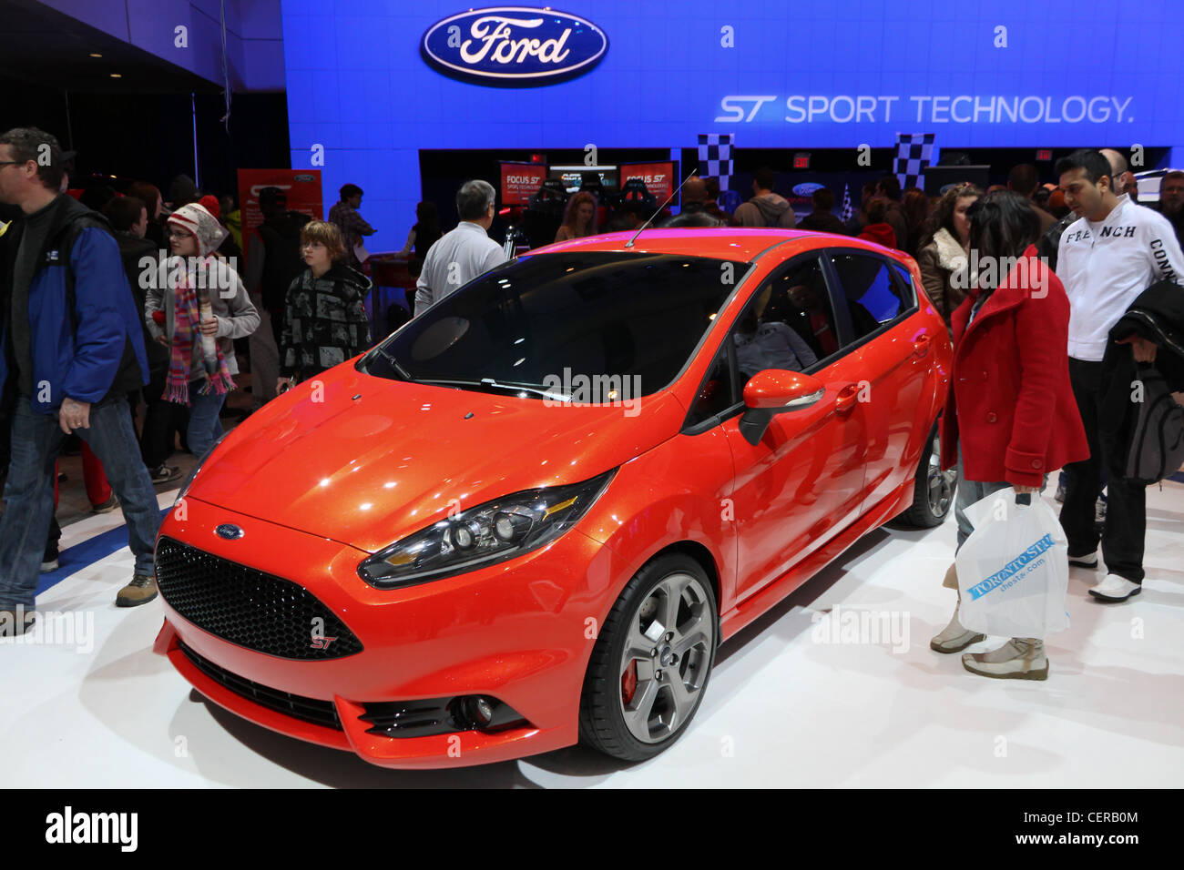 rotes Auto Ford Fokus neuer showroom Stockfotografie - Alamy