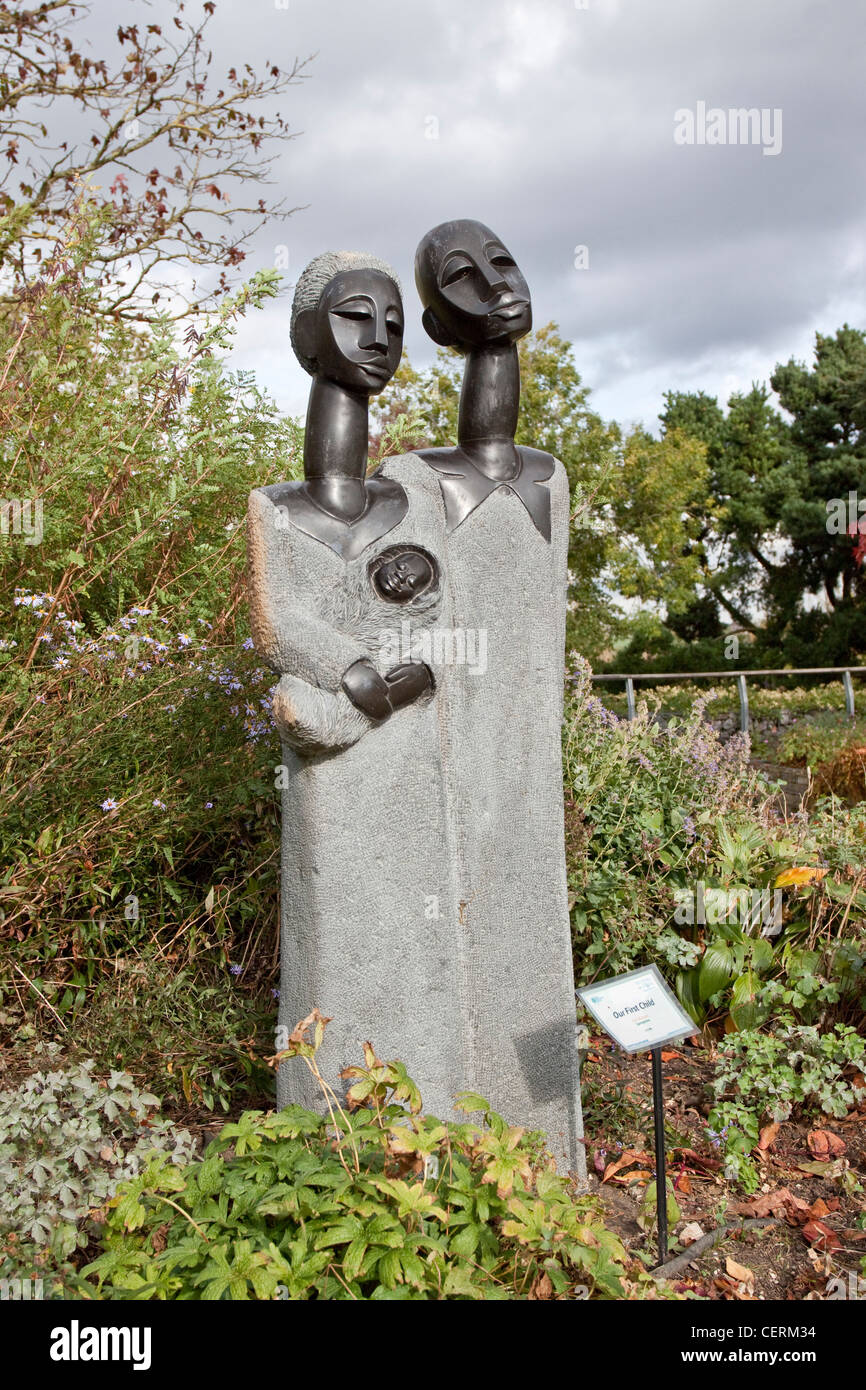 Hyde Hall RHS Gärten unseres ersten Kindes - Statue von Joe Mutasa ...