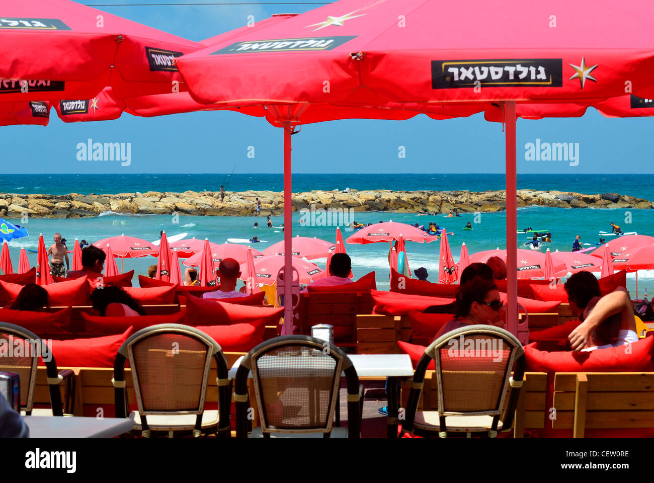 Israel, Tel Aviv Urlauber am Strand Stockfotografie - Alamy