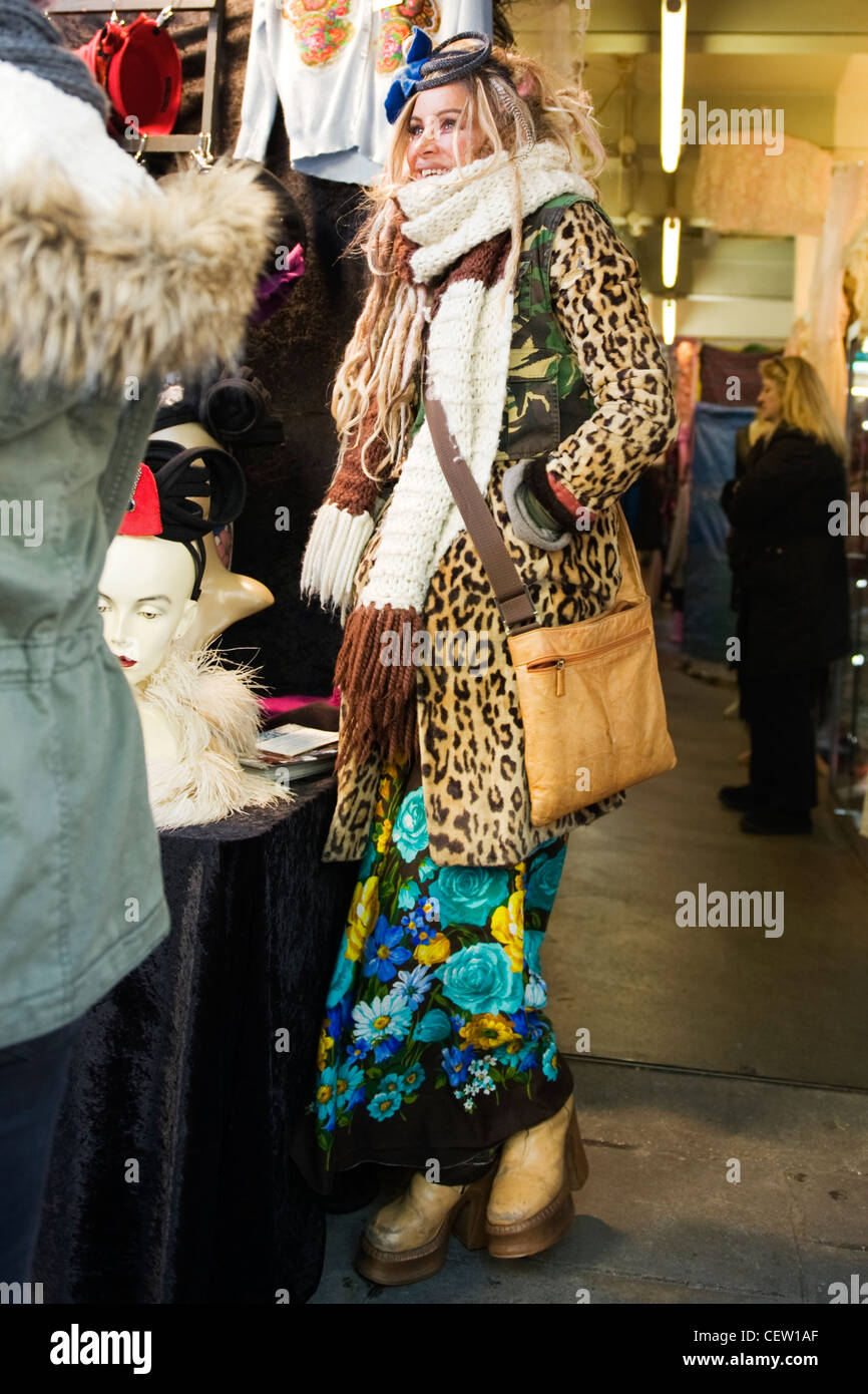 Leoparden haut mantel -Fotos und -Bildmaterial in hoher Auflösung – Alamy