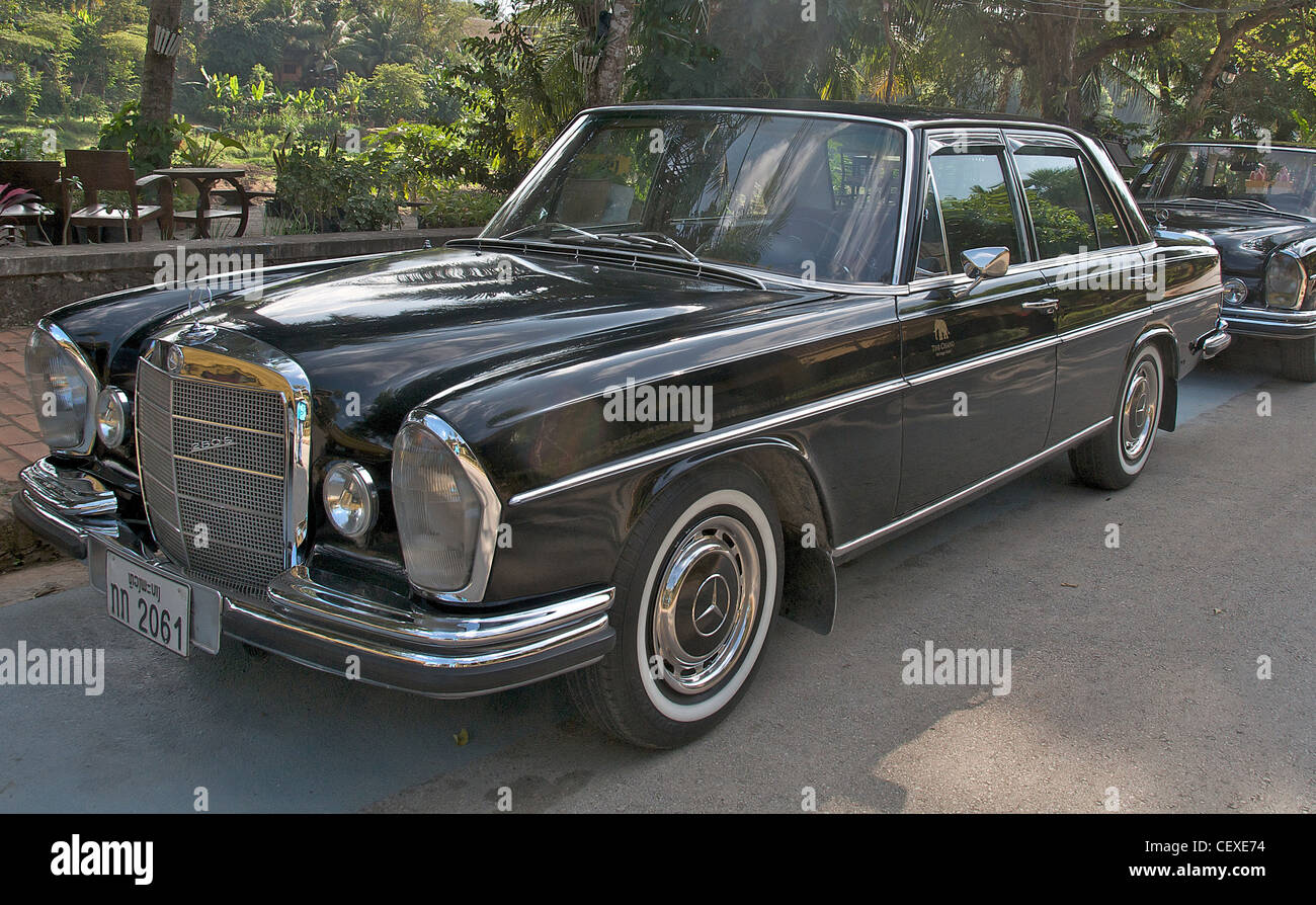 Alte Mercedes Auto 250 S Luang Prabang Laos Stockfotografie - Alamy