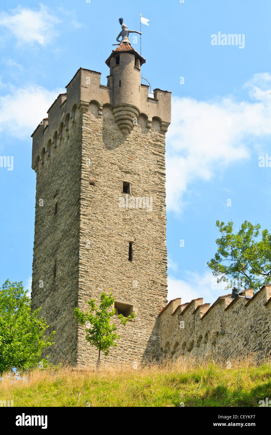 Mittelalterliche stadtmauer und turm -Fotos und -Bildmaterial in hoher ...