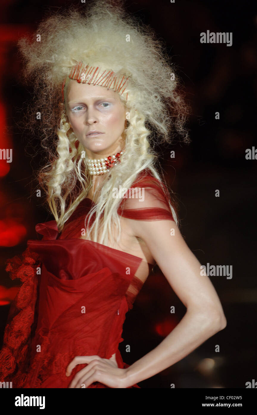 Haute Couture christlichen DiSpring Sommer Paris estnische model Carmen ...