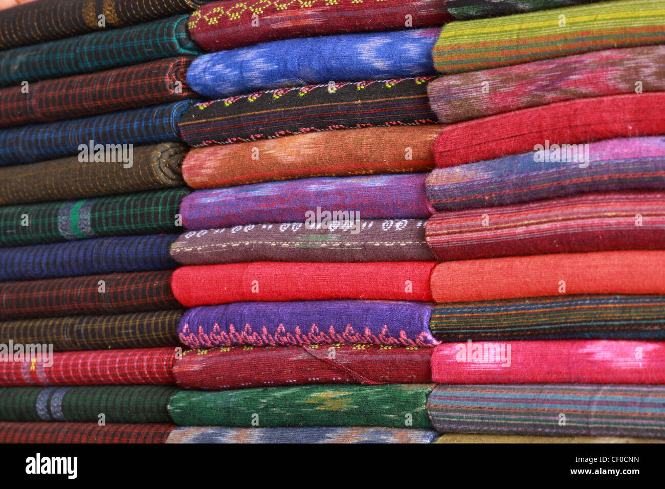 Seide farbig stoff -Fotos und -Bildmaterial in hoher Auflösung – Alamy