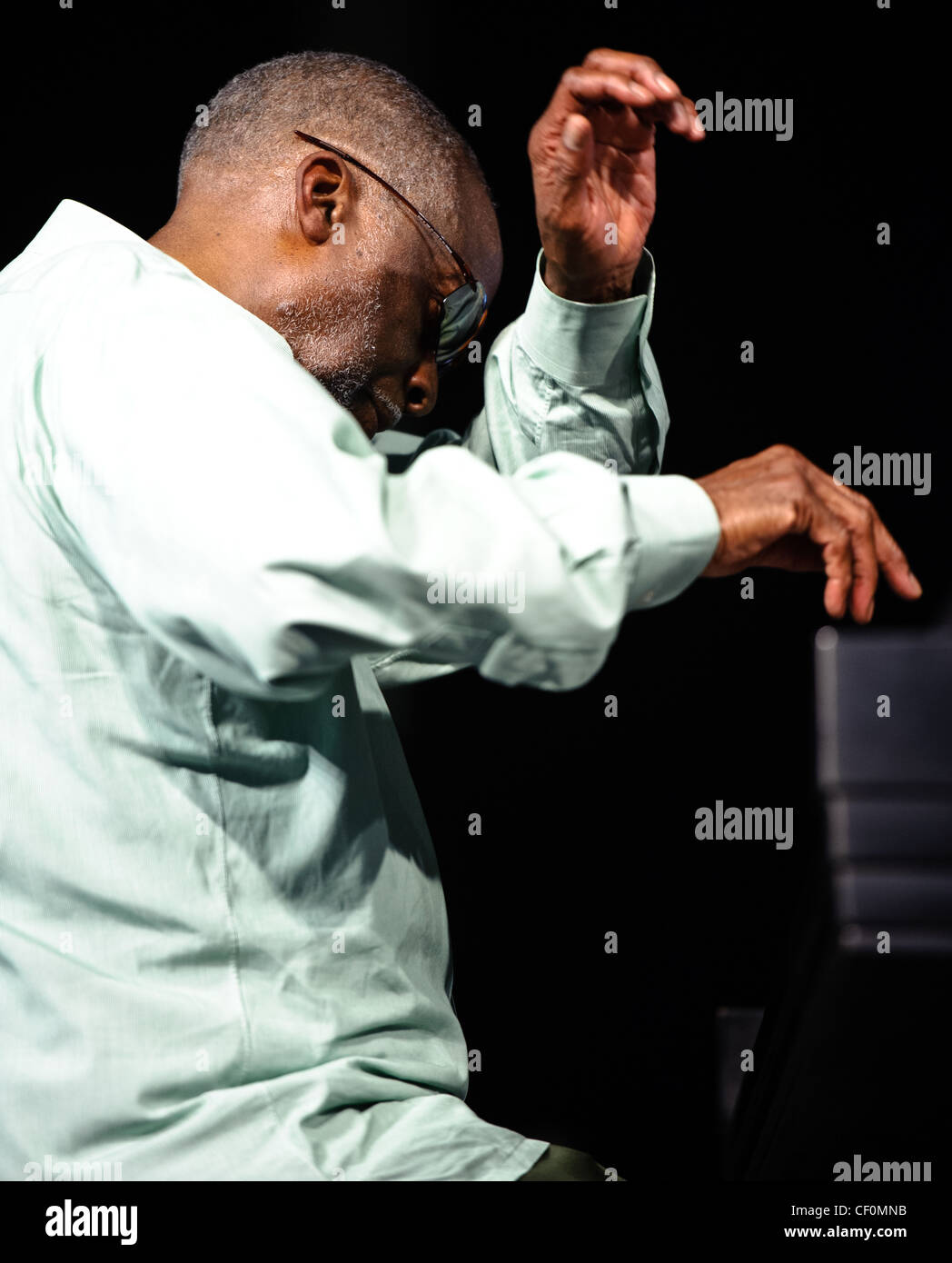 Ahmad Jamal mit James Cammack am Bass, Manolo Badrena am Schlagzeug und ...