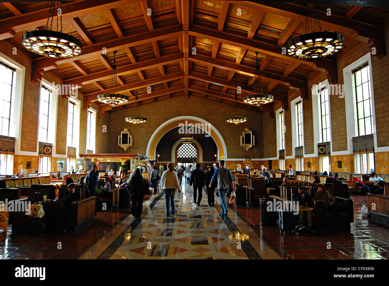 Lobby des hauptbahnhofs -Fotos und -Bildmaterial in hoher Auflösung – Alamy