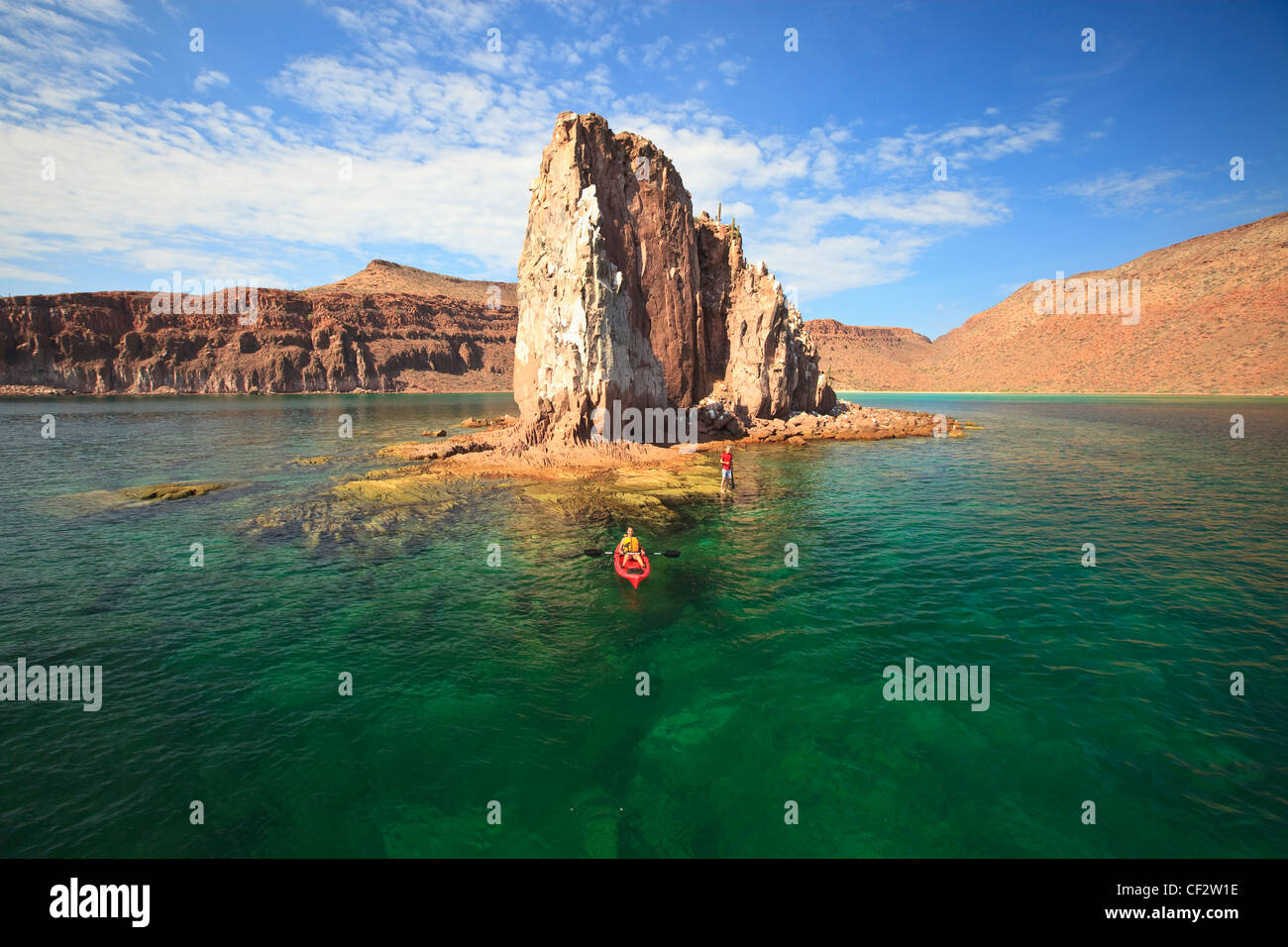 Ein Tourist-Reihen In einem Boot im Los Islotes National Marine Park ...