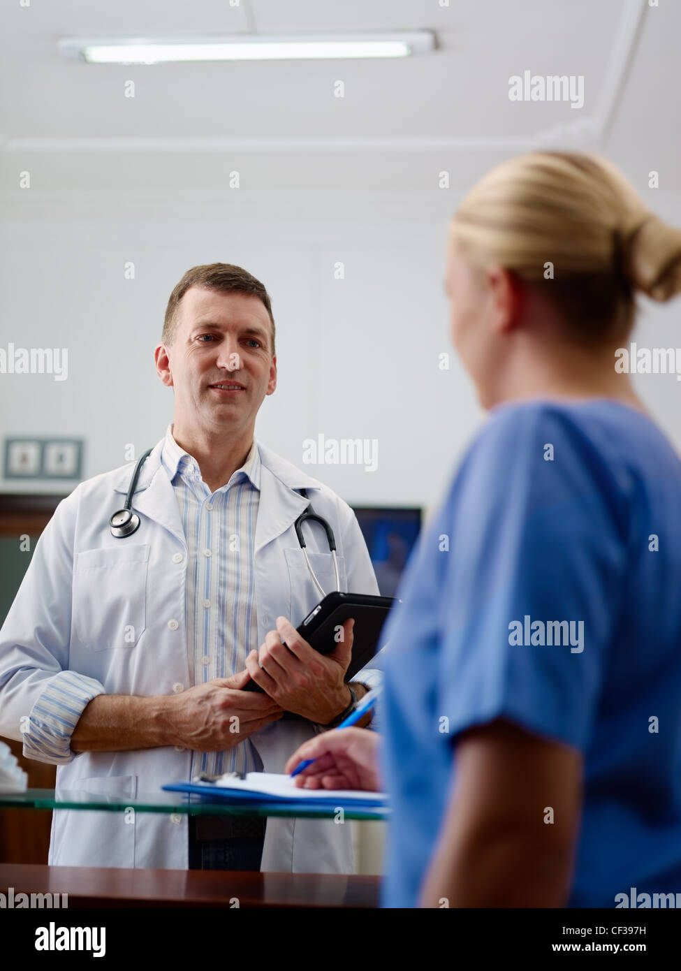 Krankenschwester Arzt Stockfotos und -bilder Kaufen - Alamy