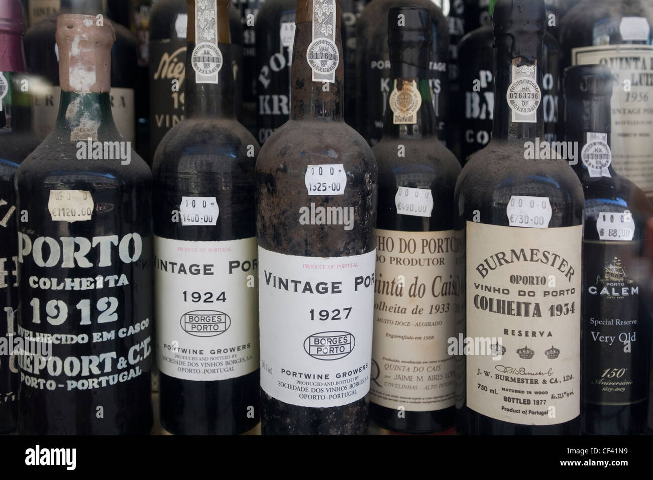 Portugal-Lissabon, Vintage Portwein-shop Stockfotografie - Alamy