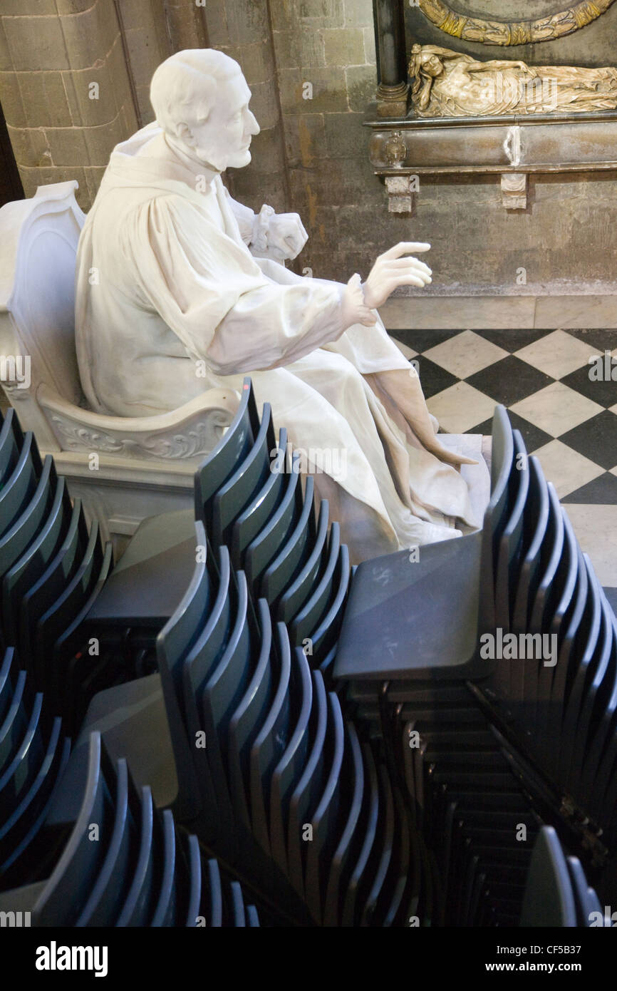 Alabaster Marmor Statue in der Kathedrale von Worcester umgeben von ...