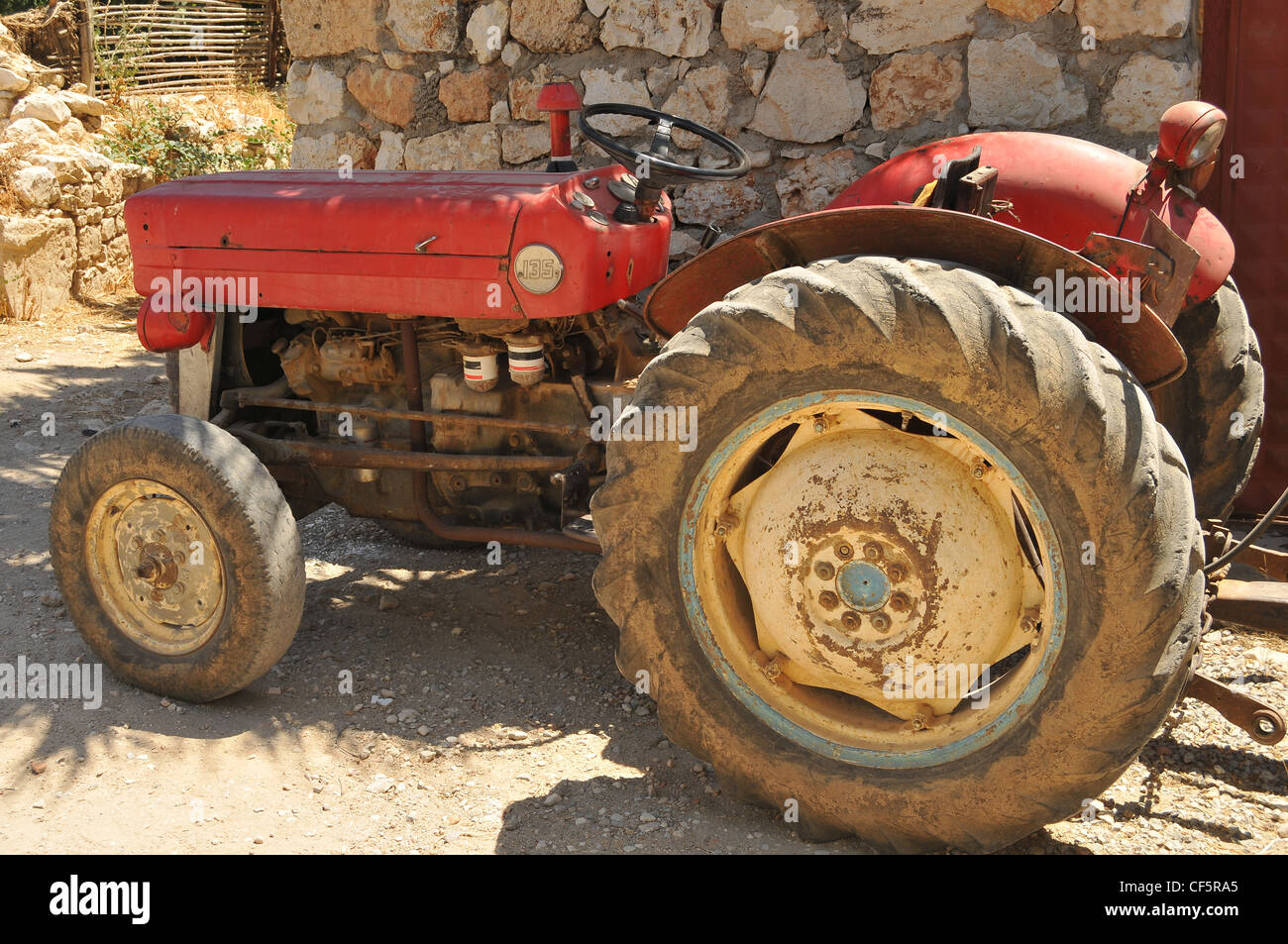 Alter dieseltraktor -Fotos und -Bildmaterial in hoher Auflösung – Alamy