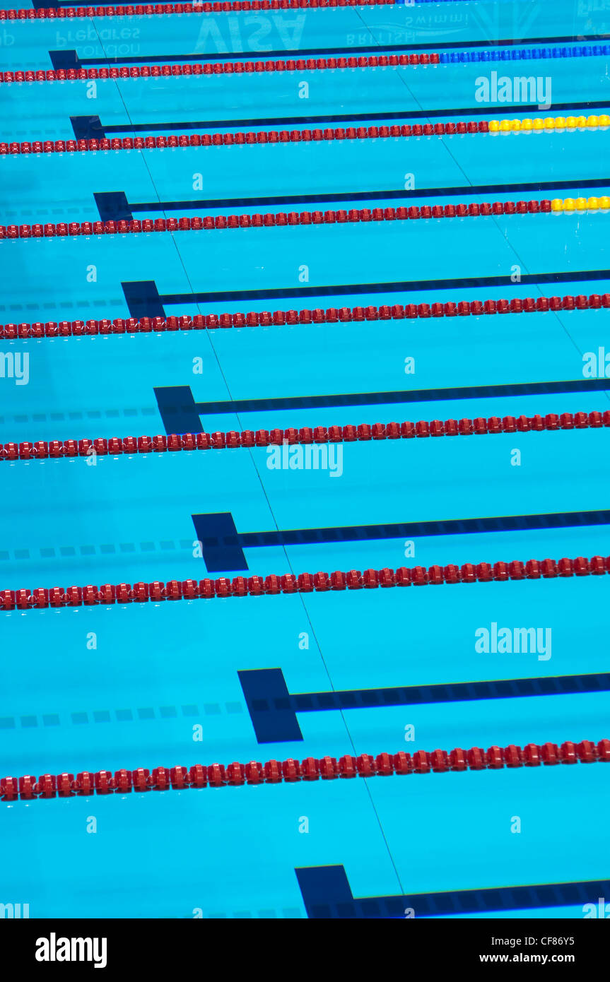 Olympic Swimming Pool Starting Blocks Stockfotos und -bilder Kaufen - Alamy