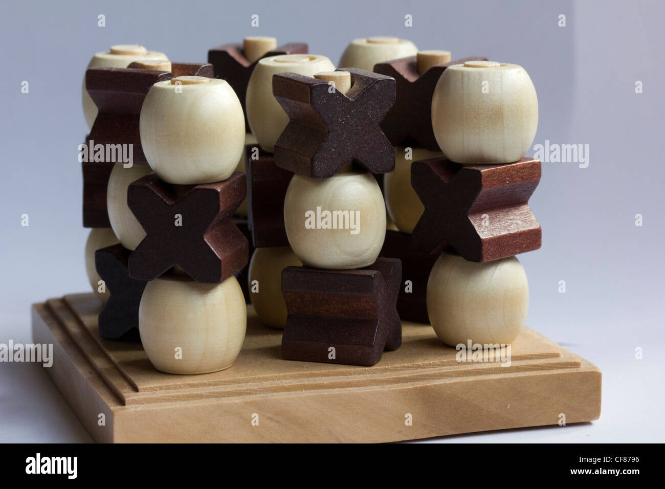 Wooden noughts and crosses -Fotos und -Bildmaterial in hoher Auflösung ...