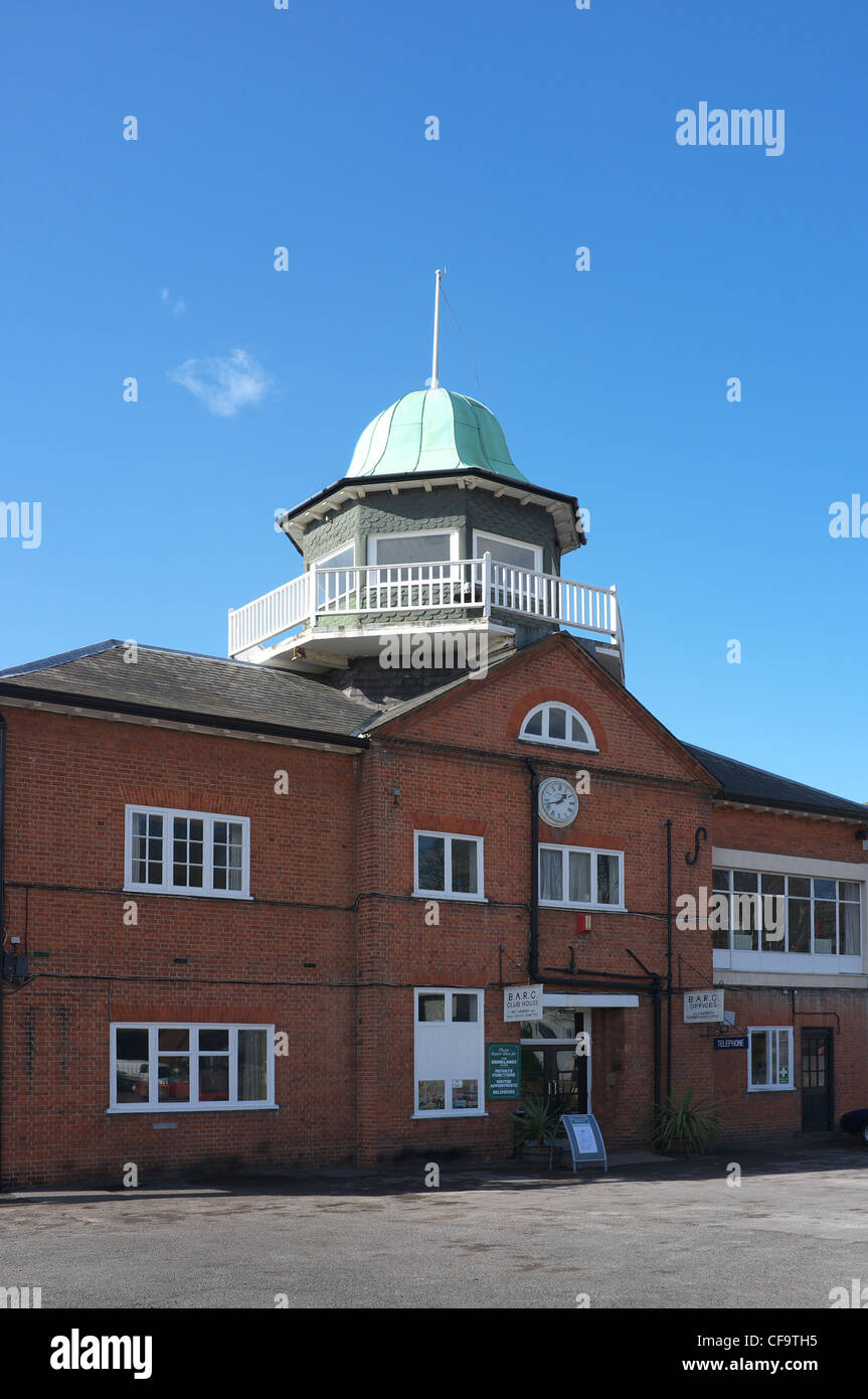 Das Clubhaus im Motorenmuseum Brooklands, Weybridge, Surrey ...