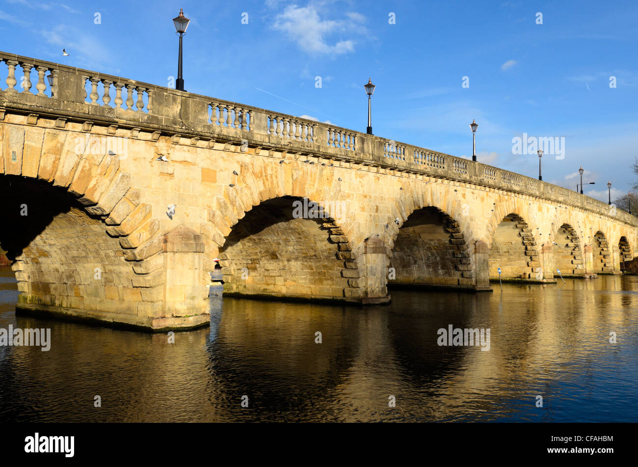 Maidenhead bridge führt die straße a4 über die themse -Fotos und ...
