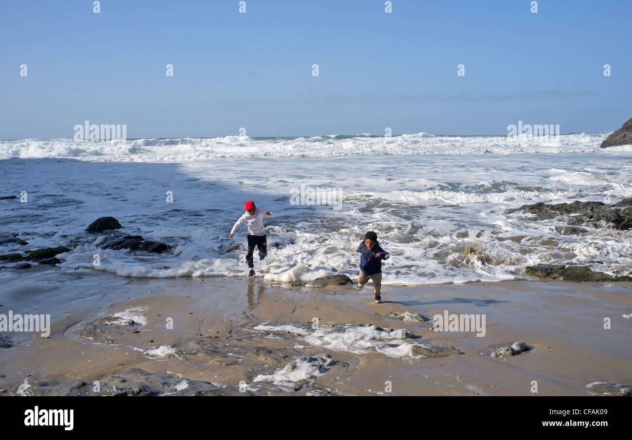 Kinder uk strand -Fotos und -Bildmaterial in hoher Auflösung – Alamy
