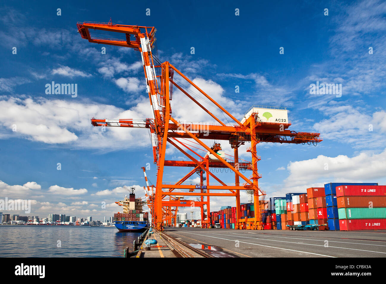 Aomi container kai -Fotos und -Bildmaterial in hoher Auflösung – Alamy