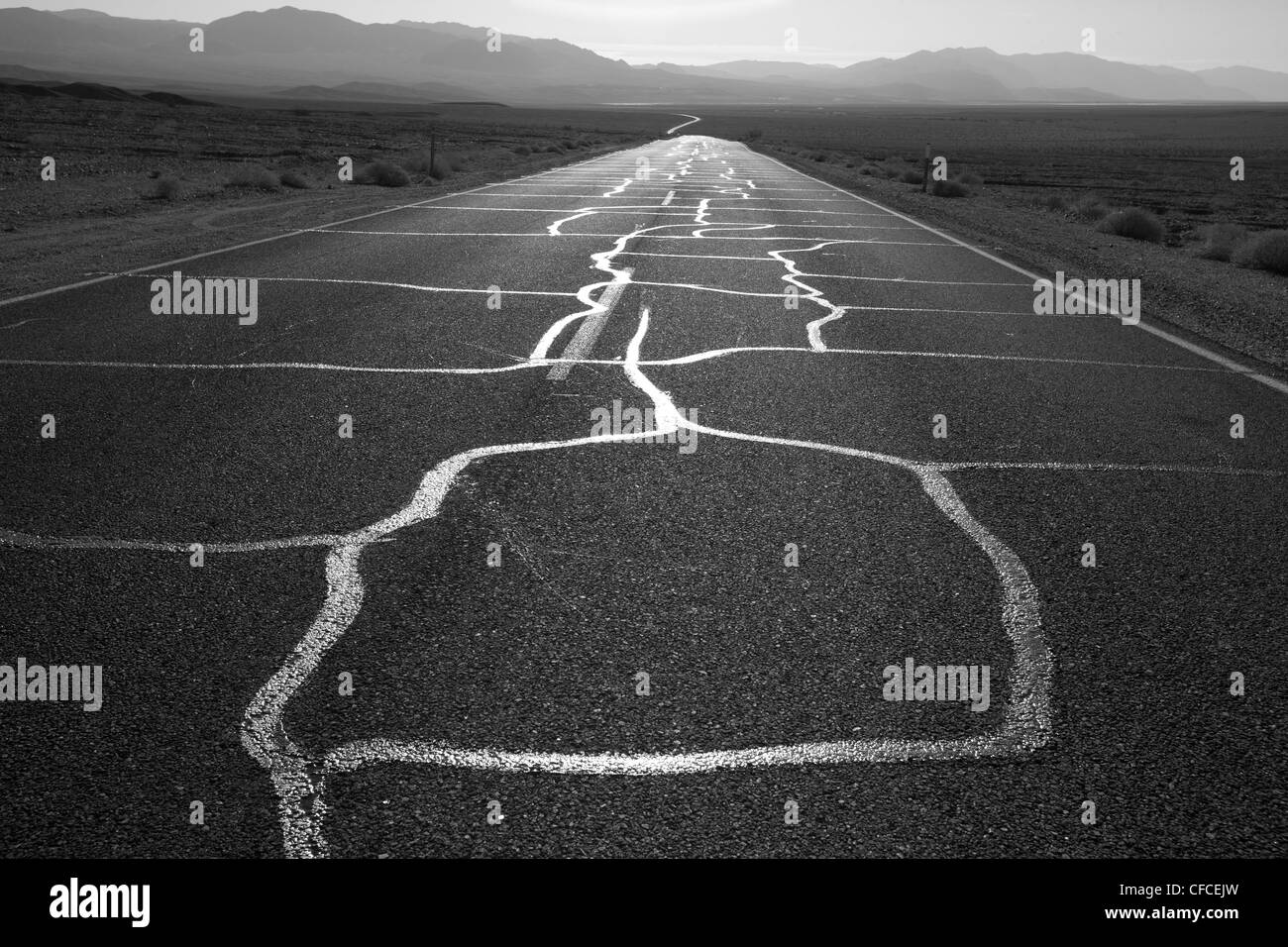 Unendliche autobahn -Fotos und -Bildmaterial in hoher Auflösung – Alamy