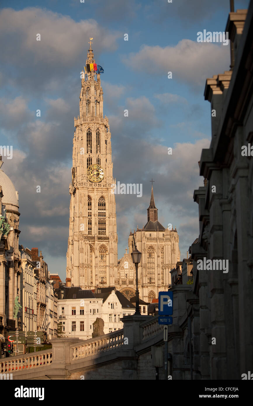 Onze lieve vrouwekathedraal kathedrale -Fotos und -Bildmaterial in hoher Auflösung – Alamy