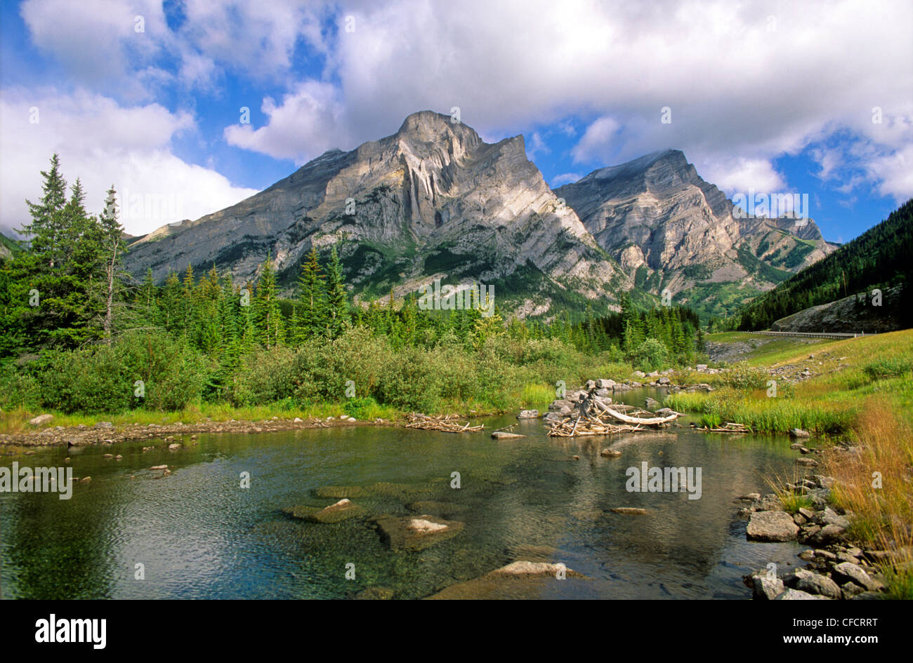 Spray lakes provincial park -Fotos und -Bildmaterial in hoher Auflösung ...