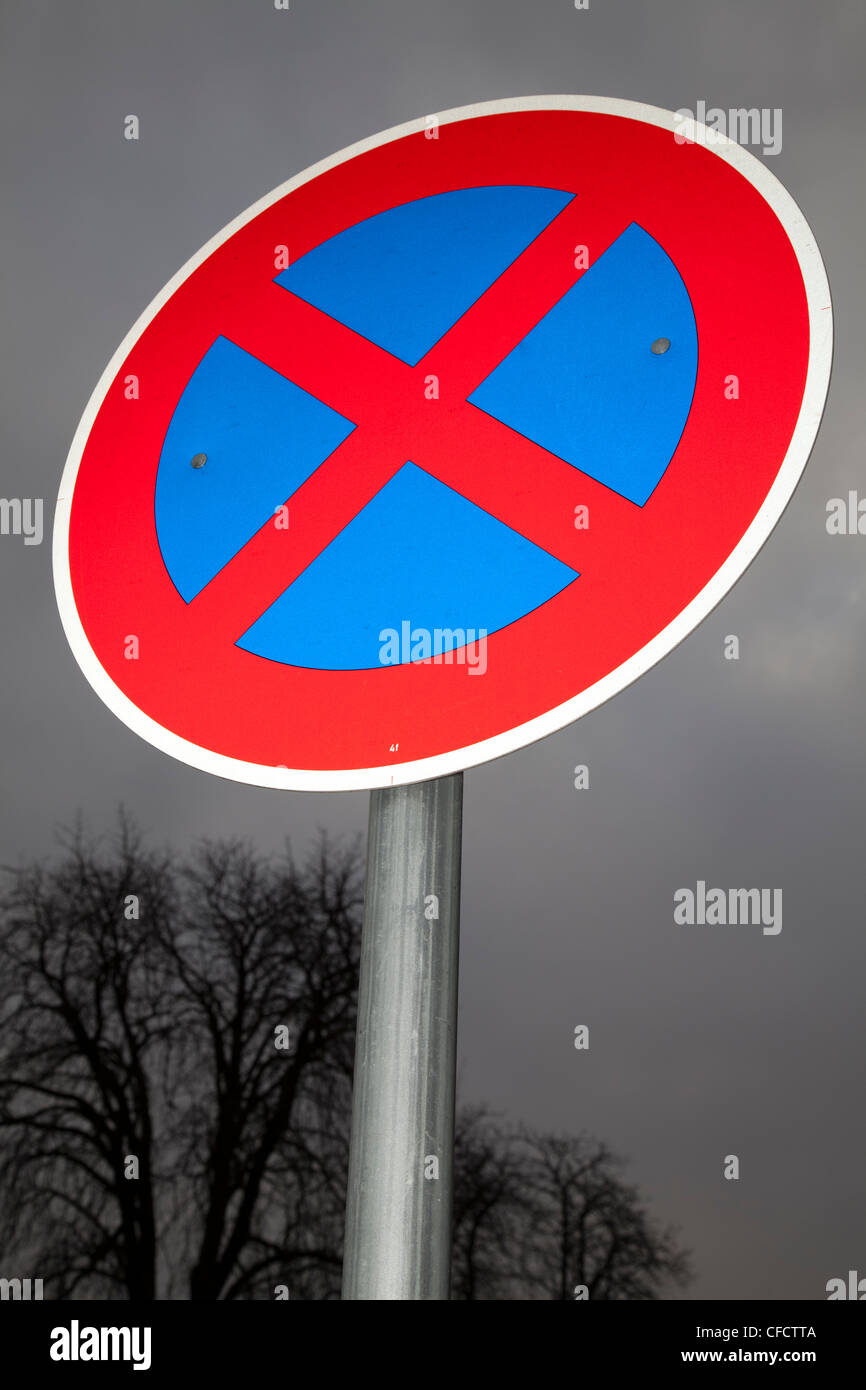 Stop jederzeit Verkehrszeichen verboten Stockfotografie - Alamy