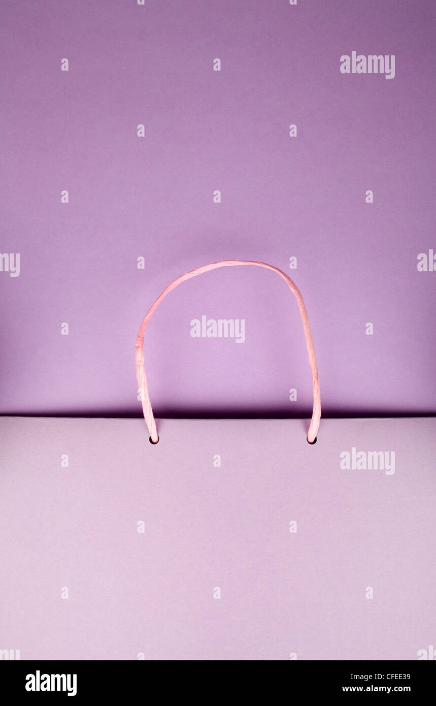 Rosa karton -Fotos und -Bildmaterial in hoher Auflösung – Alamy