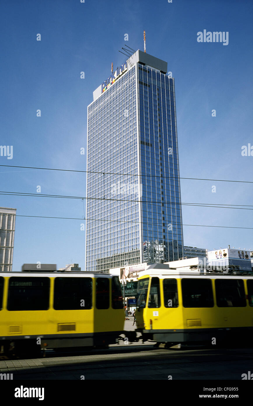 Park Inn Hotel am Alexanderplatz in Berlin Stockfotografie - Alamy