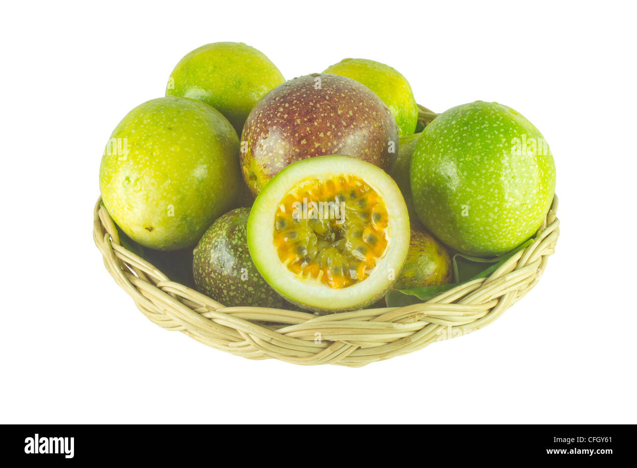 Passionsfrucht aufgeschnitten -Fotos und -Bildmaterial in hoher ...