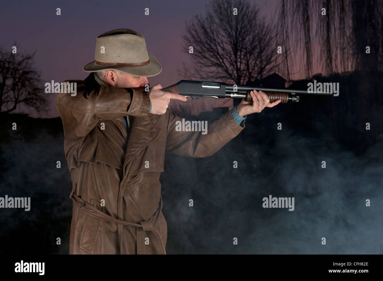 Ledermantel 50er jahre -Fotos und -Bildmaterial in hoher Auflösung – Alamy