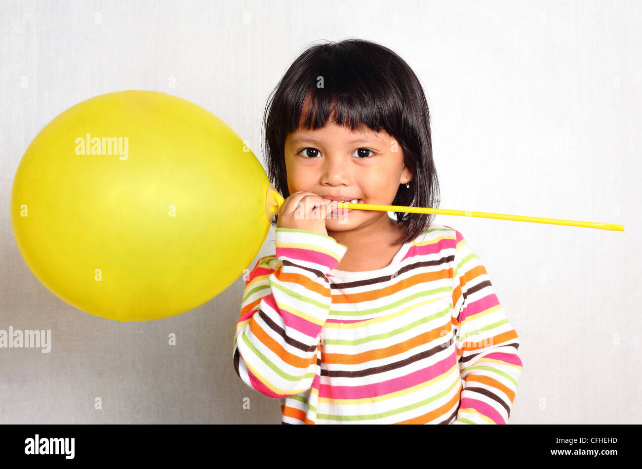 Gelber Ballon Stockfotos und -bilder Kaufen - Alamy