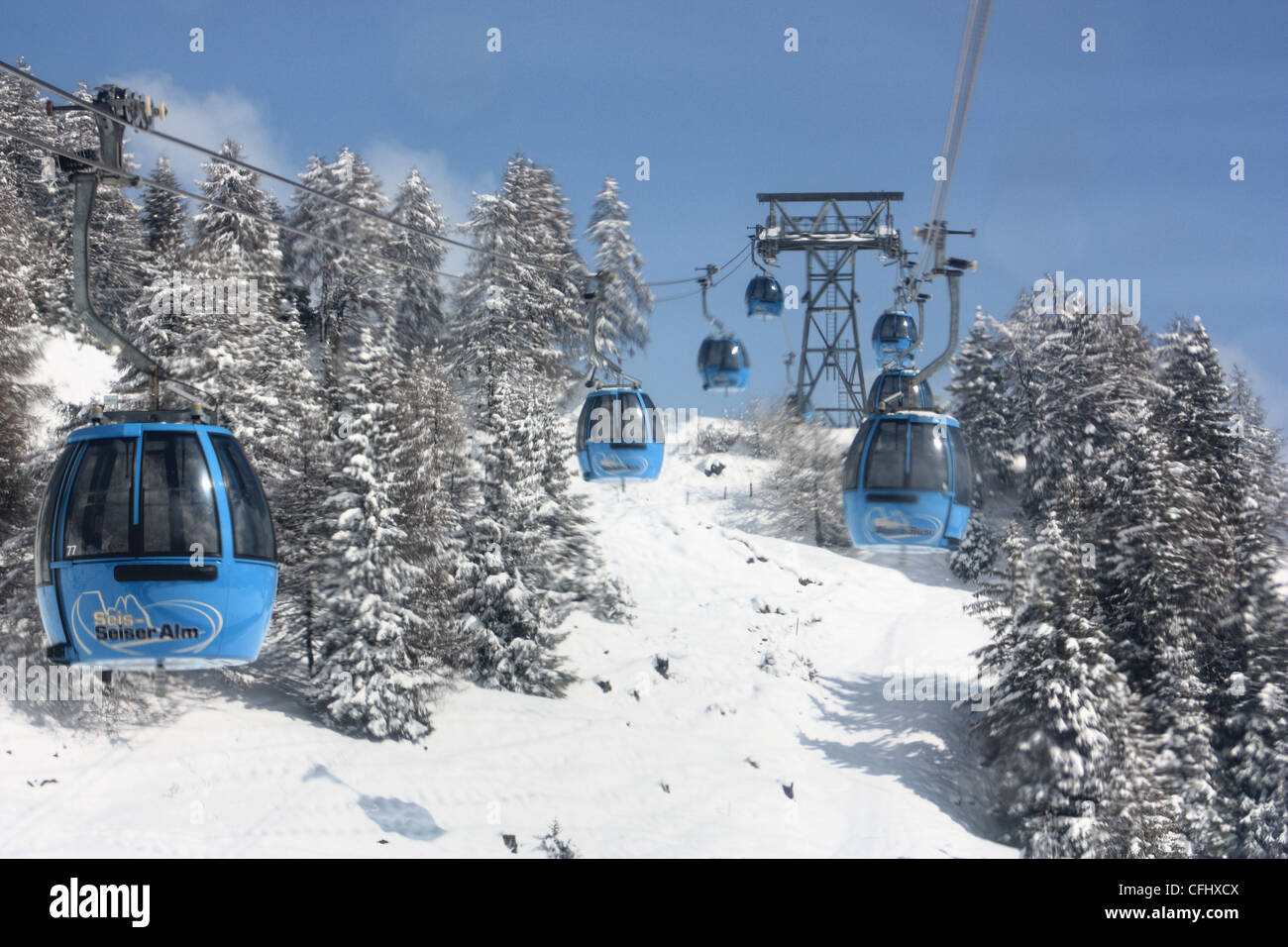 Seilbahn von Seis / Seis bis zur Seiser Alm / Alpe di Siusi, Südtirol ...