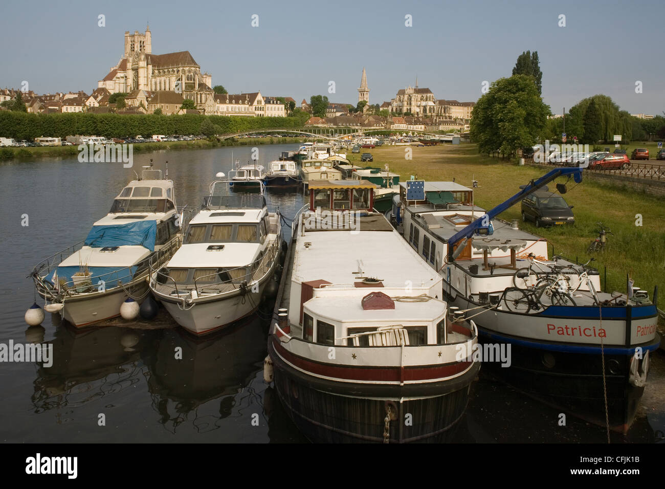 France burgundy auxerre cathedral st -Fotos und -Bildmaterial in hoher ...
