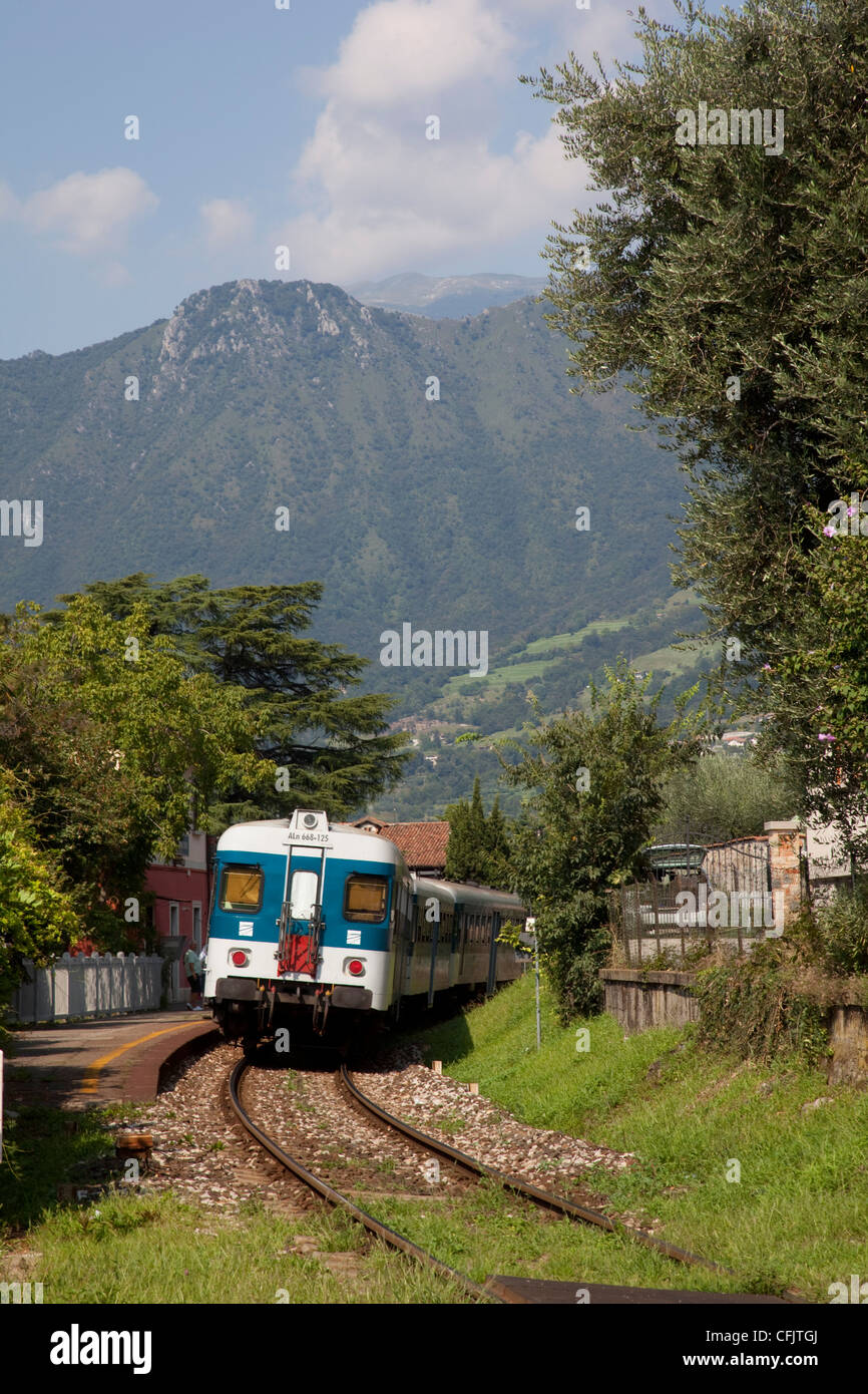 Italien zug -Fotos und -Bildmaterial in hoher Auflösung – Alamy
