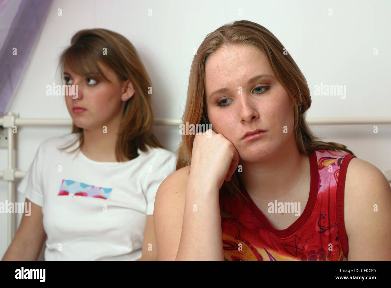 Zwei stiefschwestern -Fotos und -Bildmaterial in hoher Auflösung – Alamy