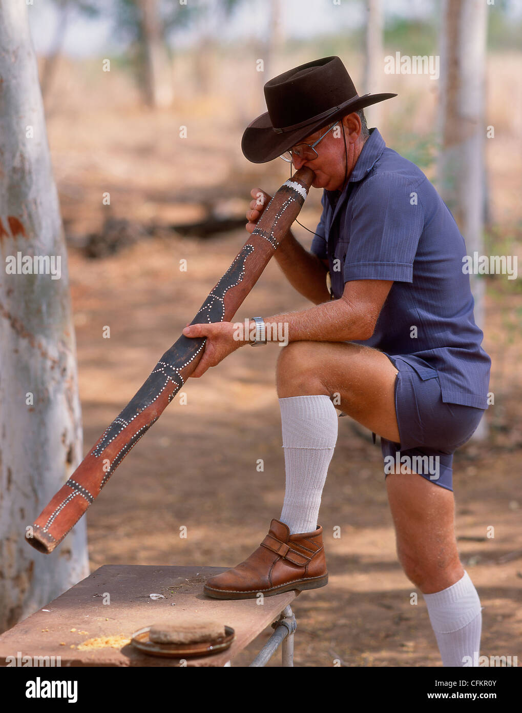 Aboriginal Didgeridoo Australia Stockfotos & Aboriginal Didgeridoo ...