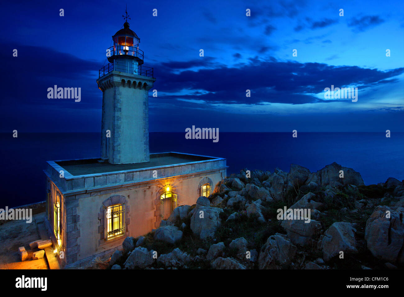 Der Leuchtturm in Akrotainaron ('Kap Tenaro' oder "Kap Matapan") in der ...
