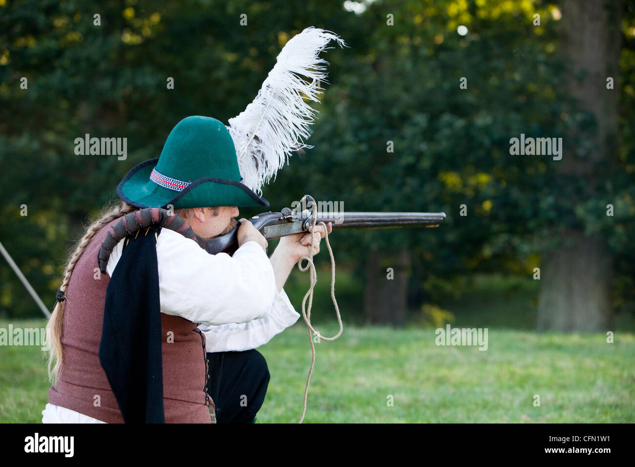 Historiker Tim Eagling mit dem Ziel seine Muskete aus dem 16 ...