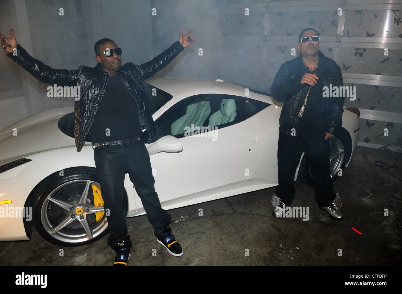 Ray J und Benzino film das Musikvideo zu "amazing" in Miami Beach in ...