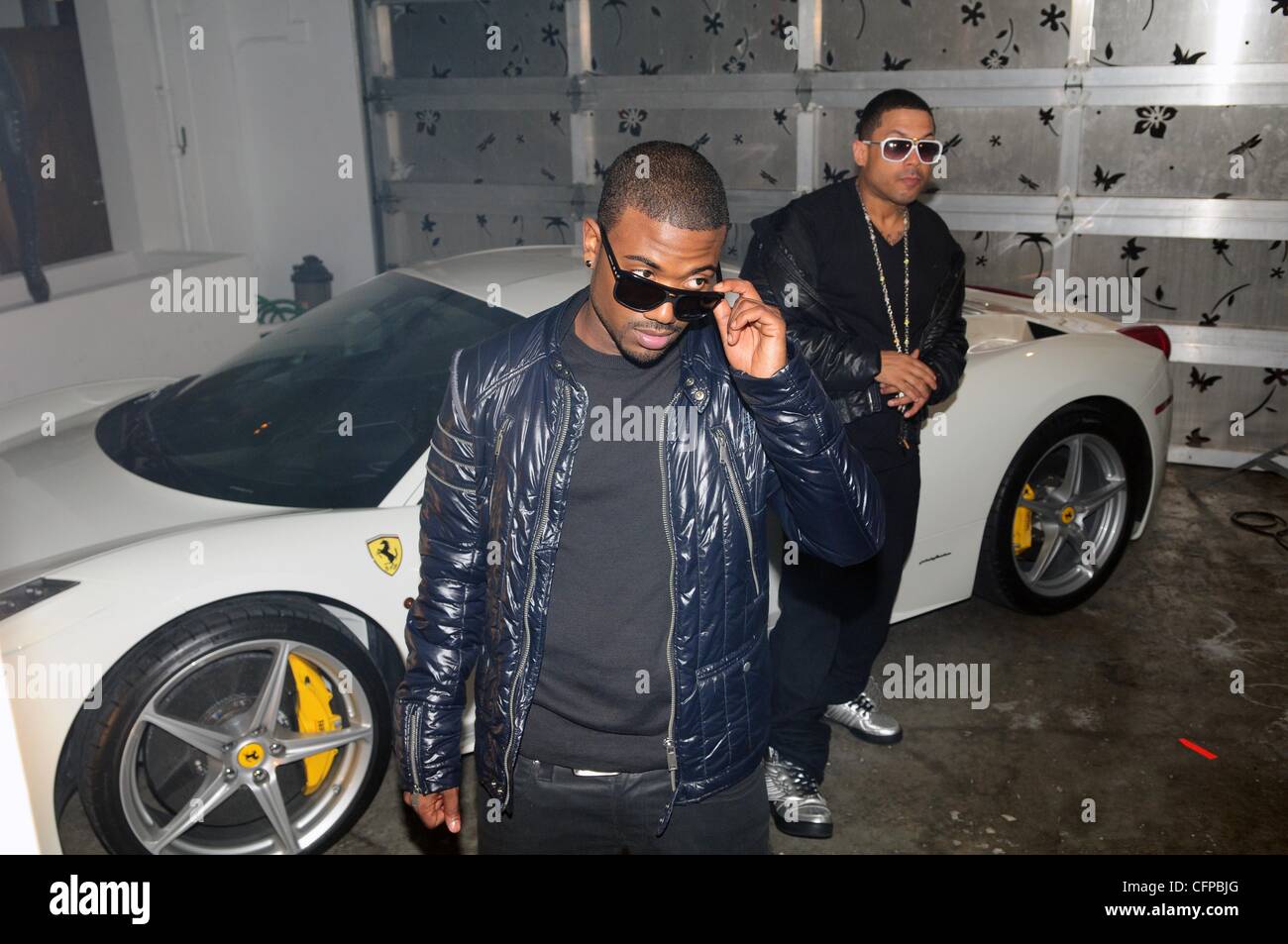Ray J und Benzino film das Musikvideo zu "amazing" in Miami Beach in ...